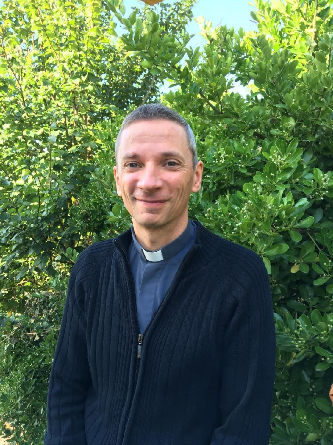 Le curé – Catholiques de Fontenay Sous Bois